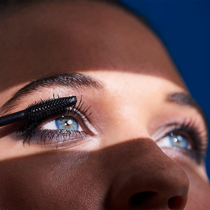 How to Curl Lashes Without Eyelash Curler: 5 Eyelash Curling Hacks | IPSY