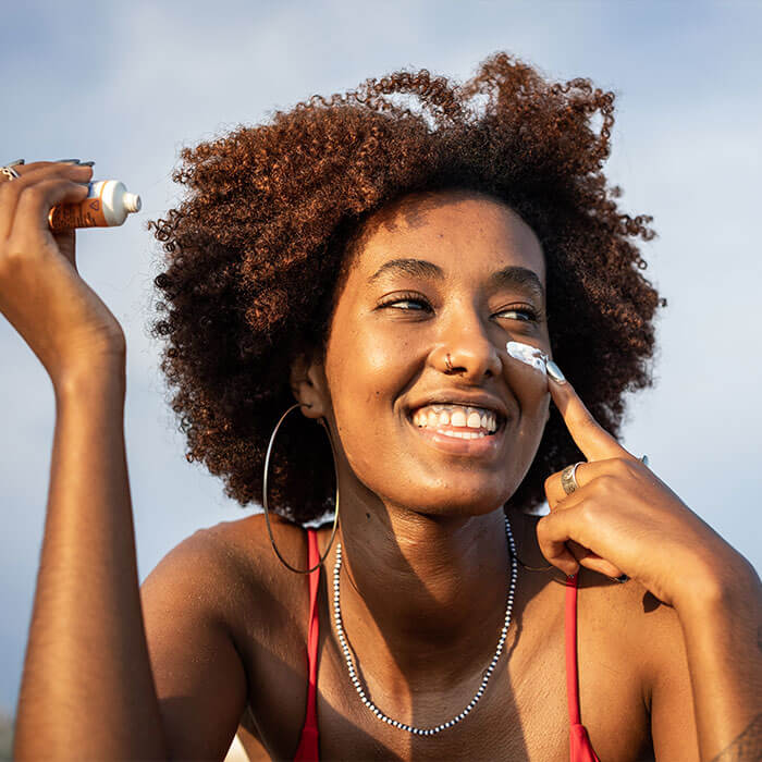 How to Avoid the White Cast with Sunscreen, According to An Expert | IPSY