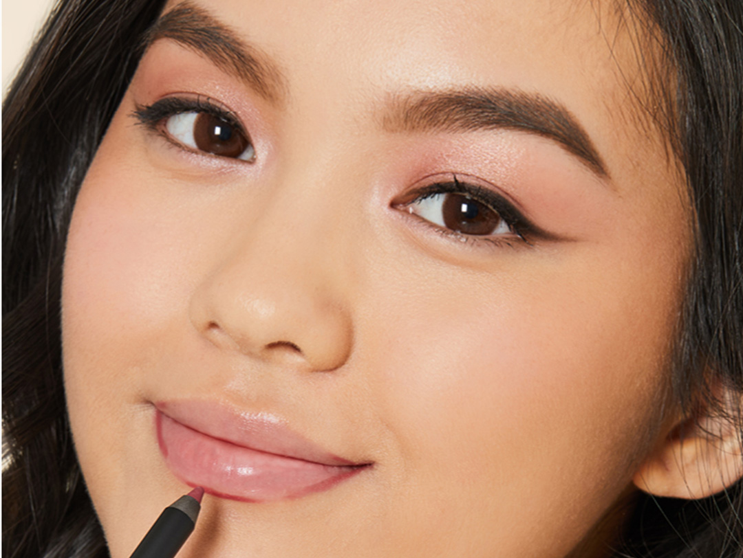 12 Best Lip Liners With Expert Tips