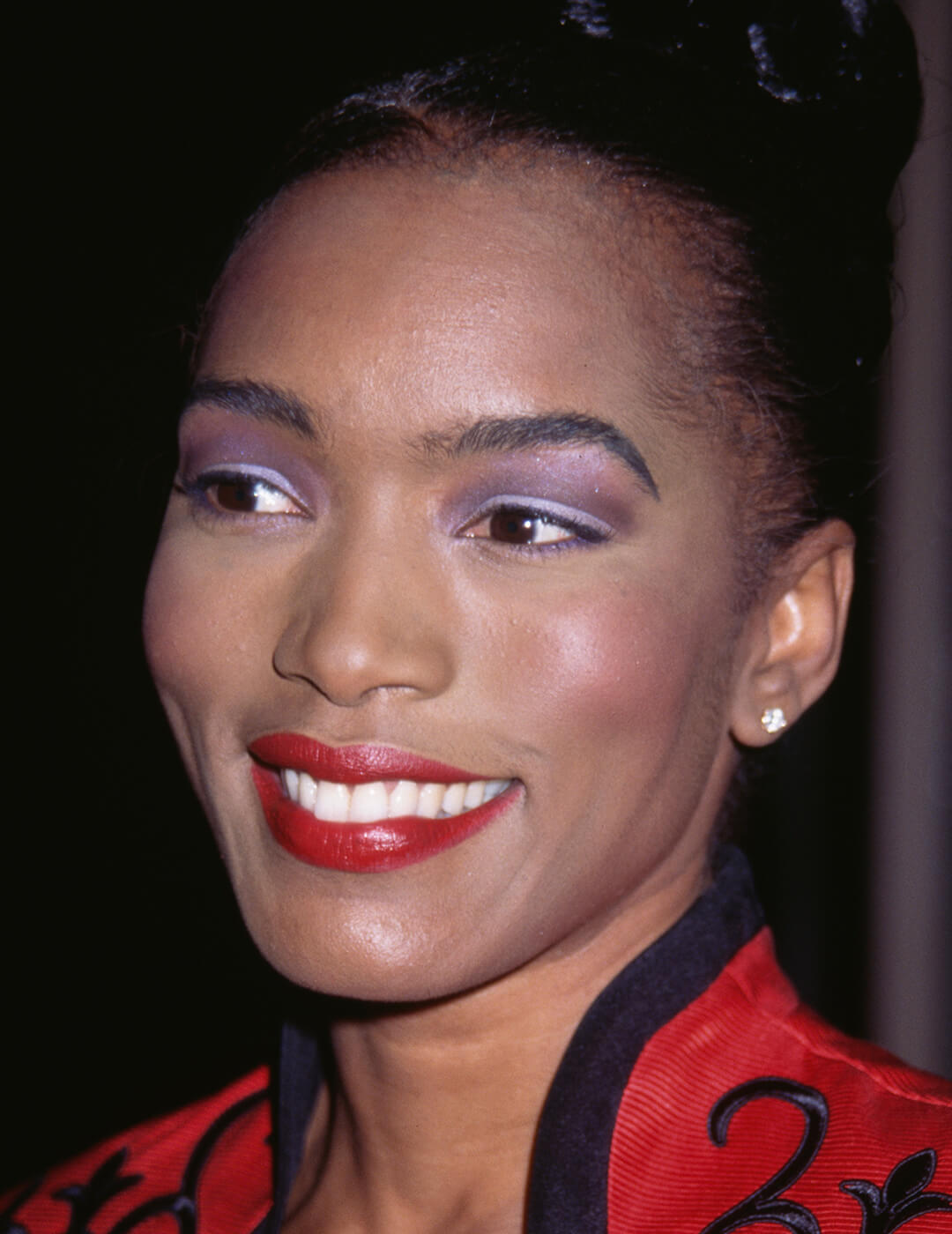 90s makeup trends store