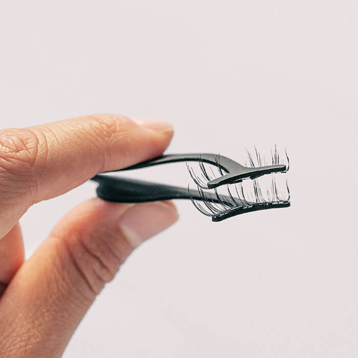 How to Apply Magnetic Eyelashes Step by Step