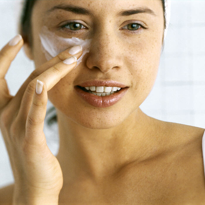 Eye Serums vs Eye Creams and Gels—Experts on the Difference