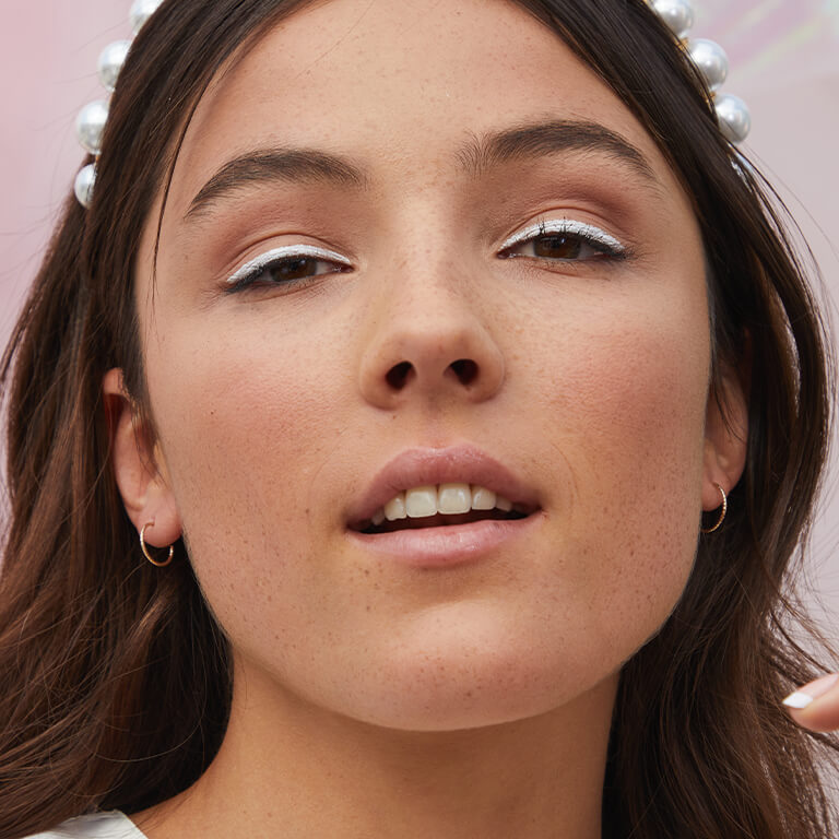 5 White Eyeliner Looks to Try How to Wear White Eyeliner like a Pro