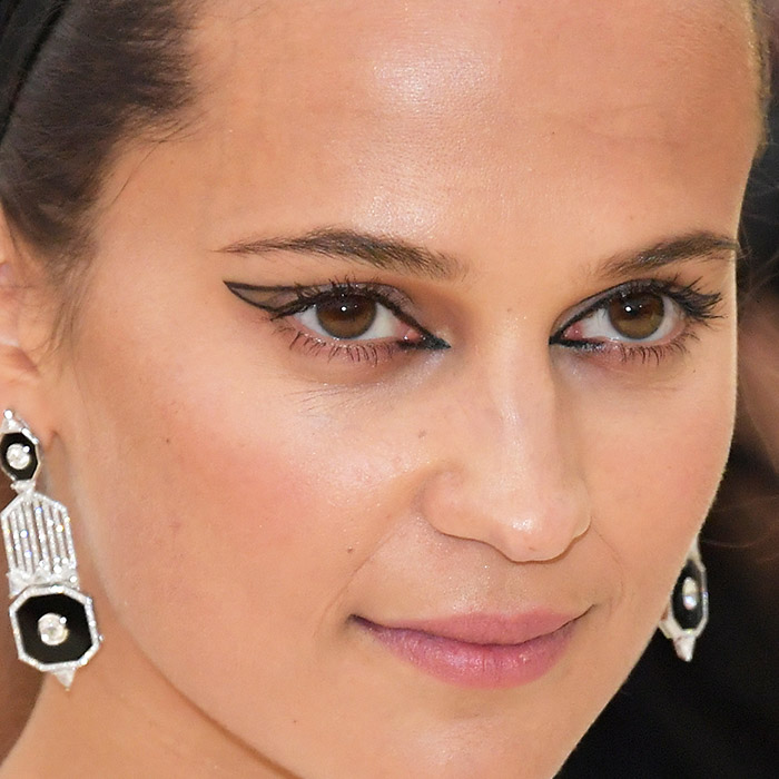How to Do the Double Winged Eyeliner Trend