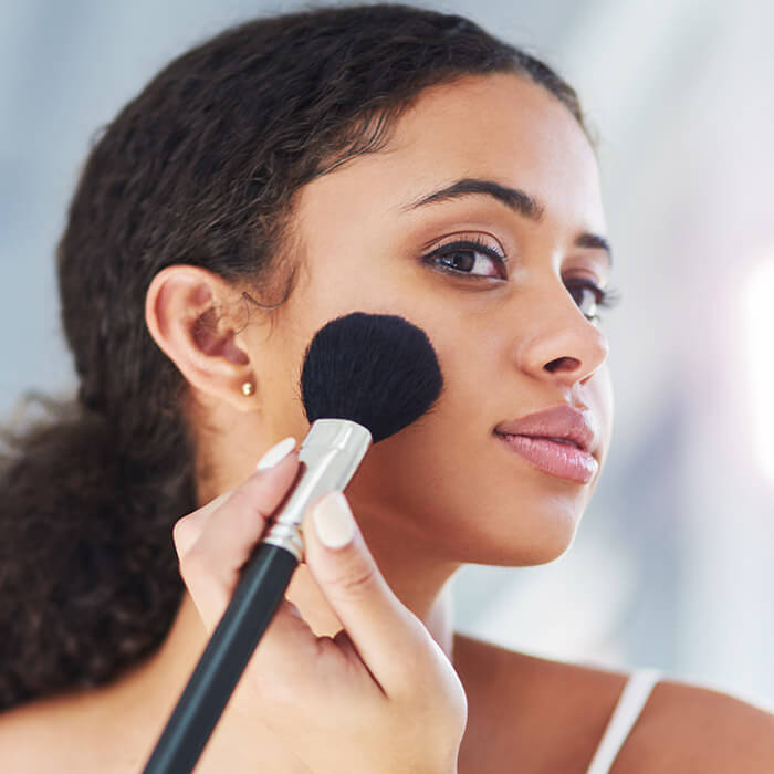 Setting Powder vs. Setting Spray: When to Use Them Both