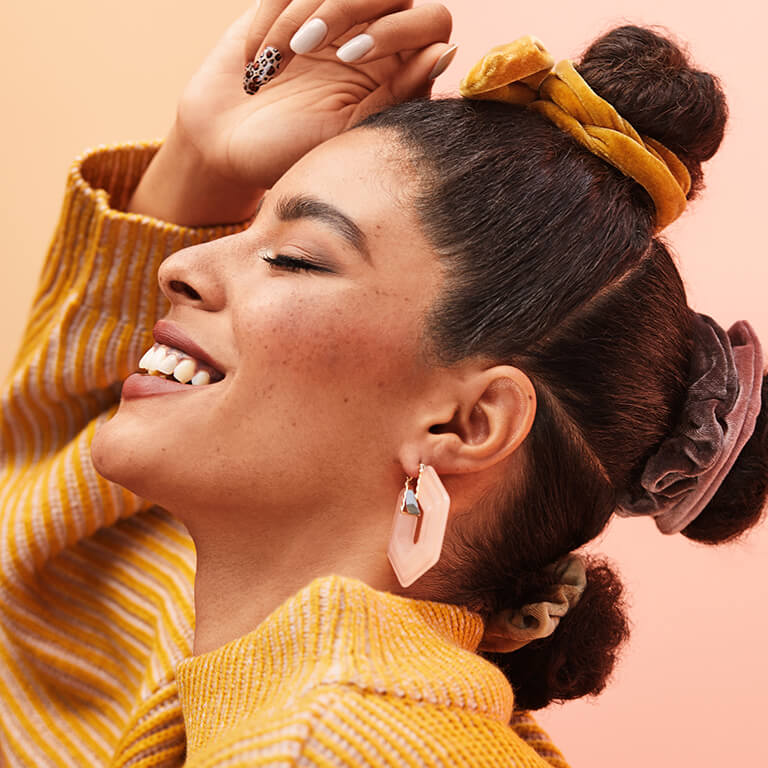 How to Do Space Buns – Quick & Easy Tutorial for Space Buns with a Twist