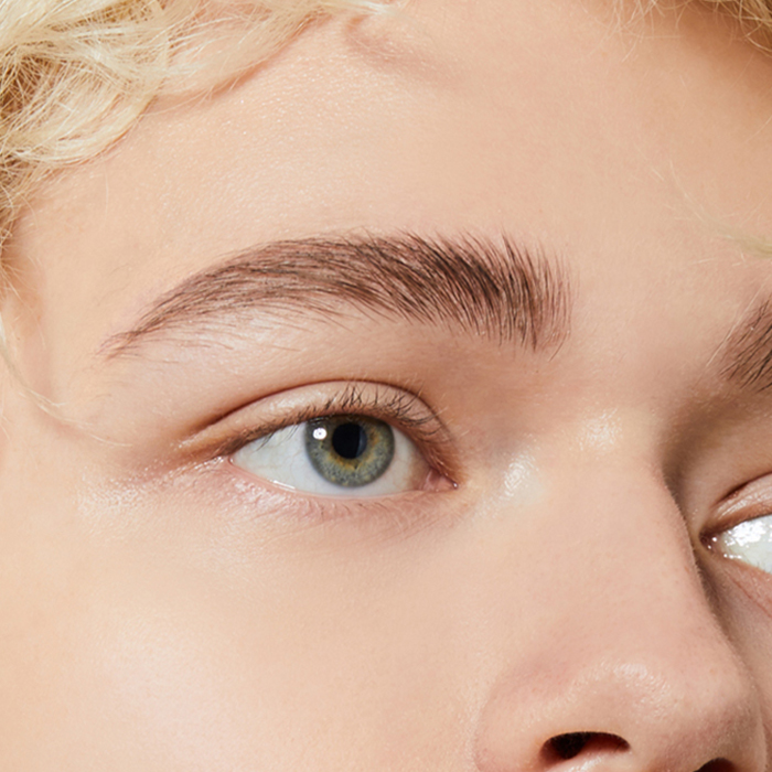 How to Trim Your Eyebrows in 3 Easy Steps