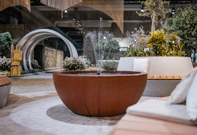 Des éléments en béton couleur rouille grâce à un processus unique ...