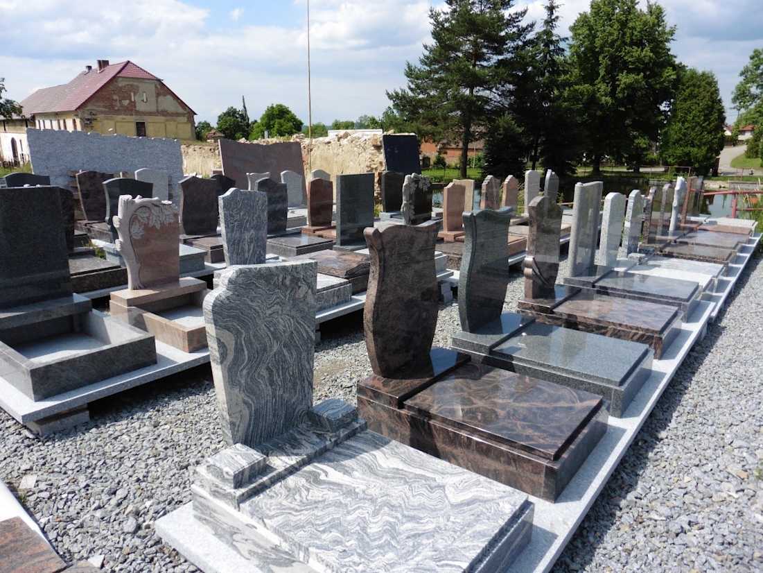 Hrob, urnový hrob, kolumbárium: Ceny a další info | Goodbye.cz