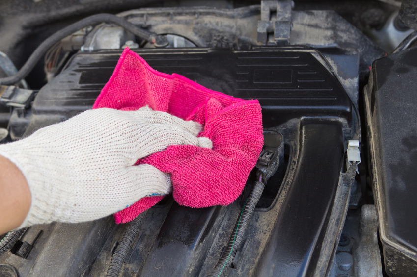 How to Clean Your Car's Engine in 5 Easy Steps | Meineke
