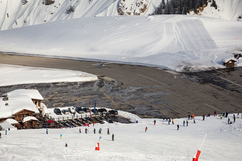 The World's Five Craziest Airport Runways - Hopper