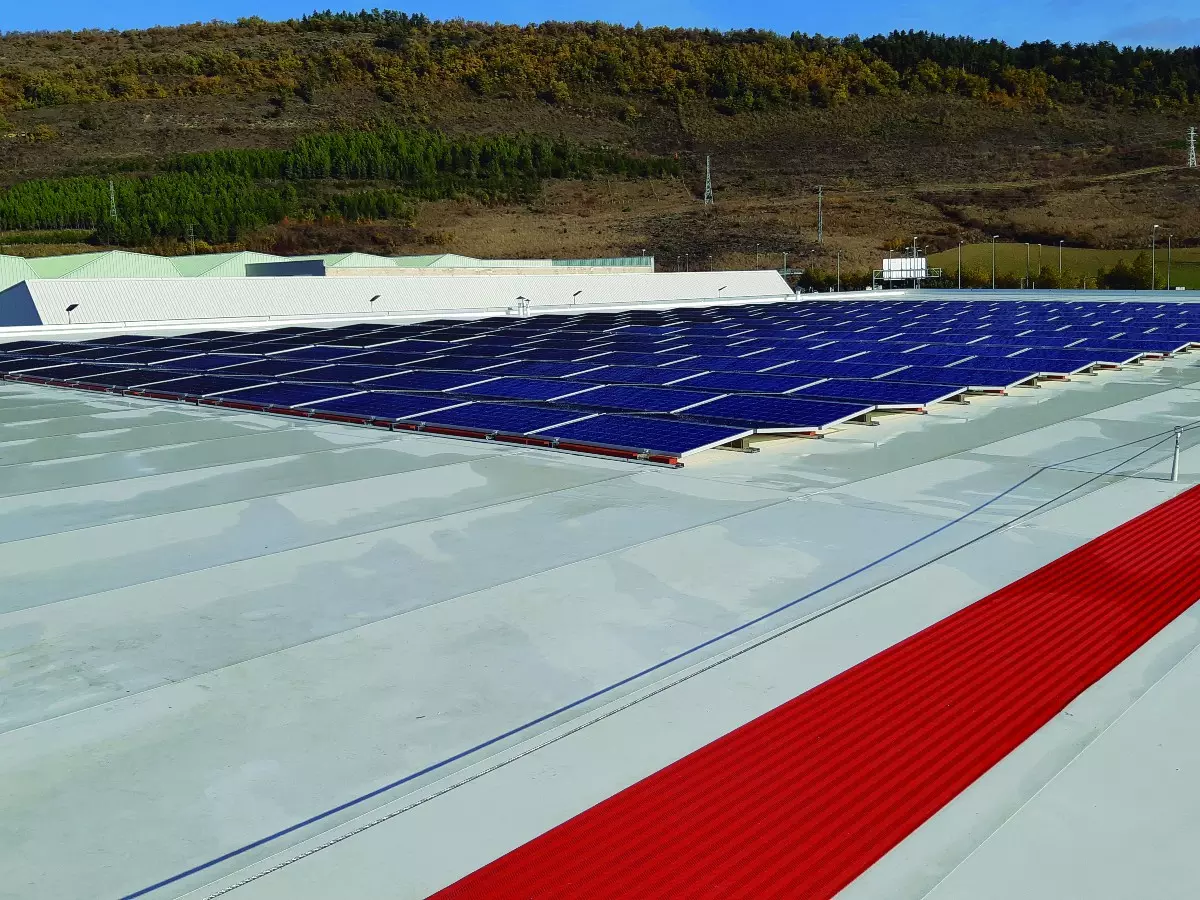 Lámina TPO EverGuard® Extreme para cubierta plana | BMI España