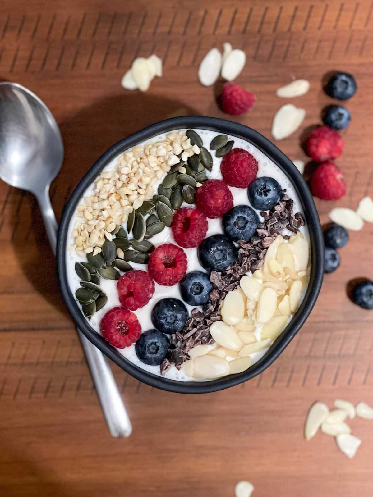 Ricetta bowl per colazione proteica con yogurt| HiPRO