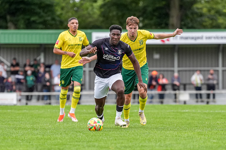 Pepple joins Chesterfield on loan - Luton Town FC