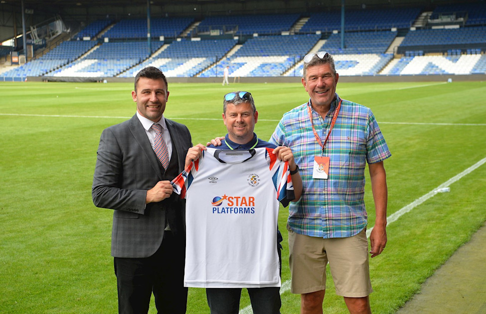Luton Town extend sponsorship with Star Platforms! - Luton Town FC