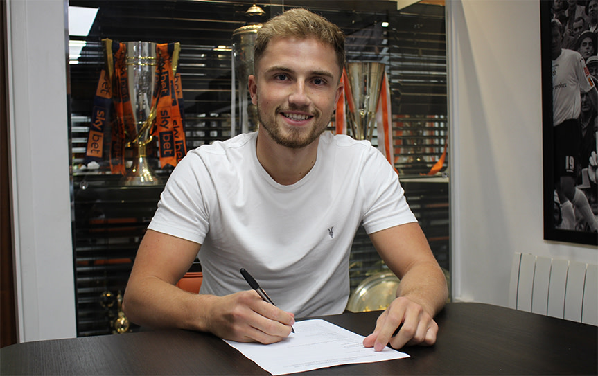 HARRY ISTED SIGNS CONTRACT EXTENSION - Luton Town FC
