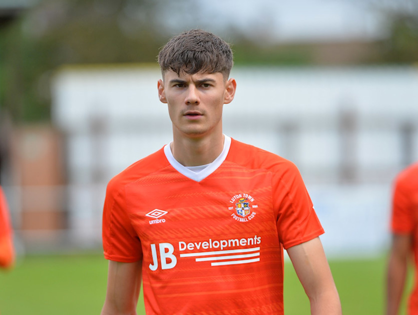 Elliot Thorpe on his development squad debut! - Luton Town FC