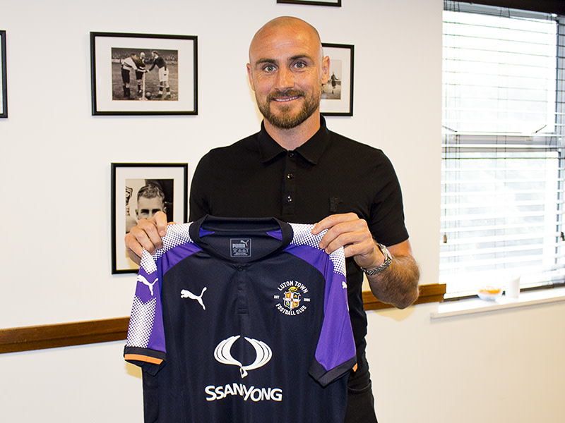 NEW SIGNING – ALAN MCCORMACK IS A HATTER! - Luton Town FC