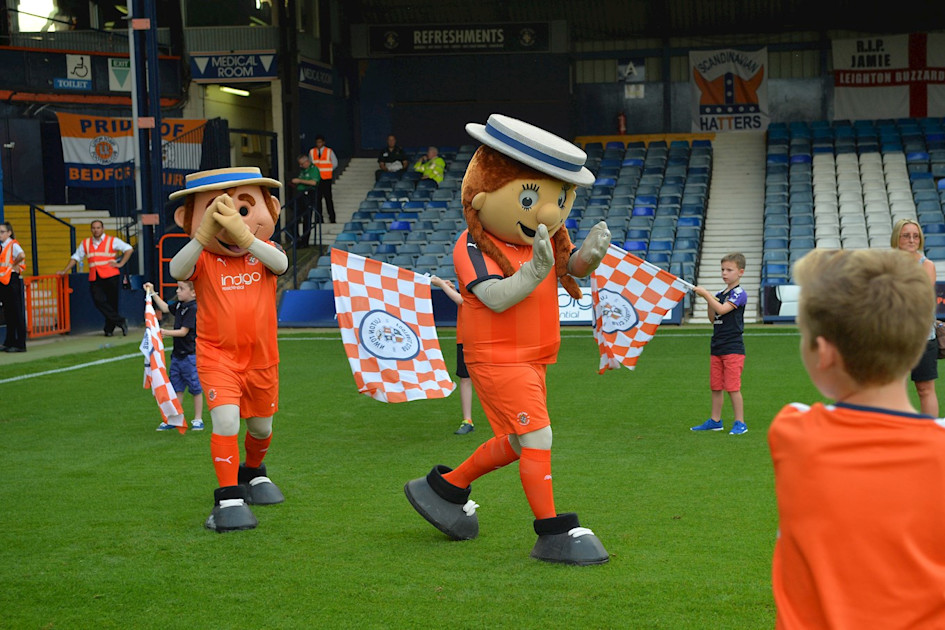 JUNIOR HATTERS REQUIRED FOR FLAG WAVING DUTIES! - Luton Town FC