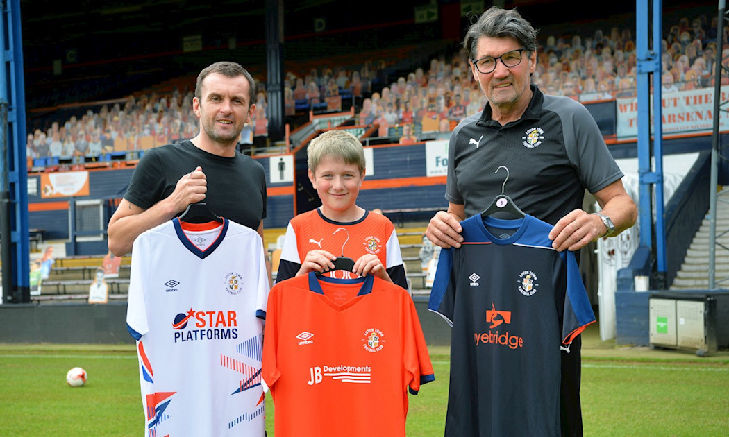 HATTERS HERO JOSH GETS A GLIMPSE OF THE 2020-21 KIT FROM NATHAN AND ...