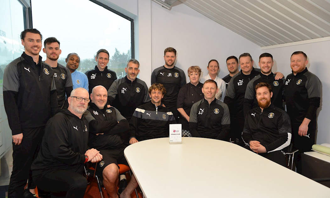 HATTERS WIN THE LMA'S LG PERFORMANCE OF THE WEEK AWARD! - Luton Town FC