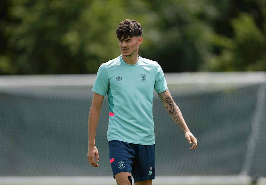Elliot Thorpe moves to Shrewsbury Town on season-long loan! - Luton Town FC