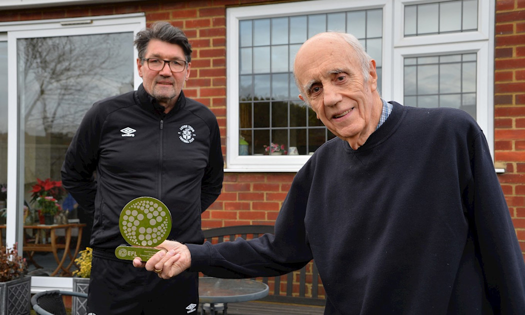 Big Mick presents Hatters stalwart John Buttle with his EFL Long ...