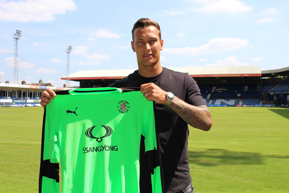 NEW SIGNING: CZECH REPUBLIC KEEPER MAREK STECH AGREES TWO-YEAR DEAL WITH HATTERS! - Luton Town FC