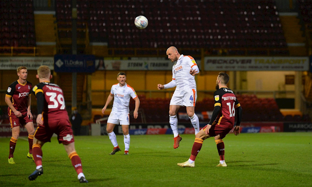 ALAN MCCORMACK WINS DIAMOND PLAYER OF THE MONTH AWARD! - Luton Town FC