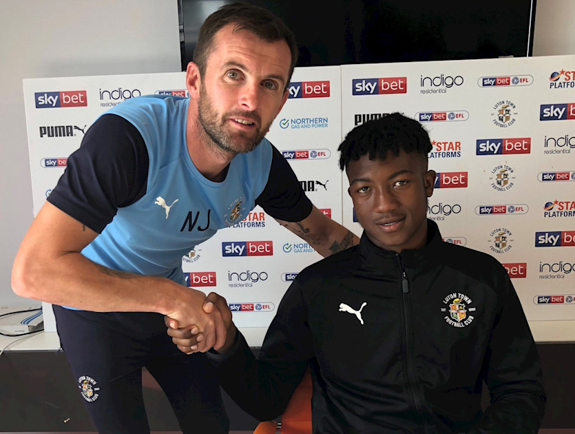 LUTON LAD JOSH SIGNS PRO CONTRACT WITH THE TOWN! - Luton Town FC