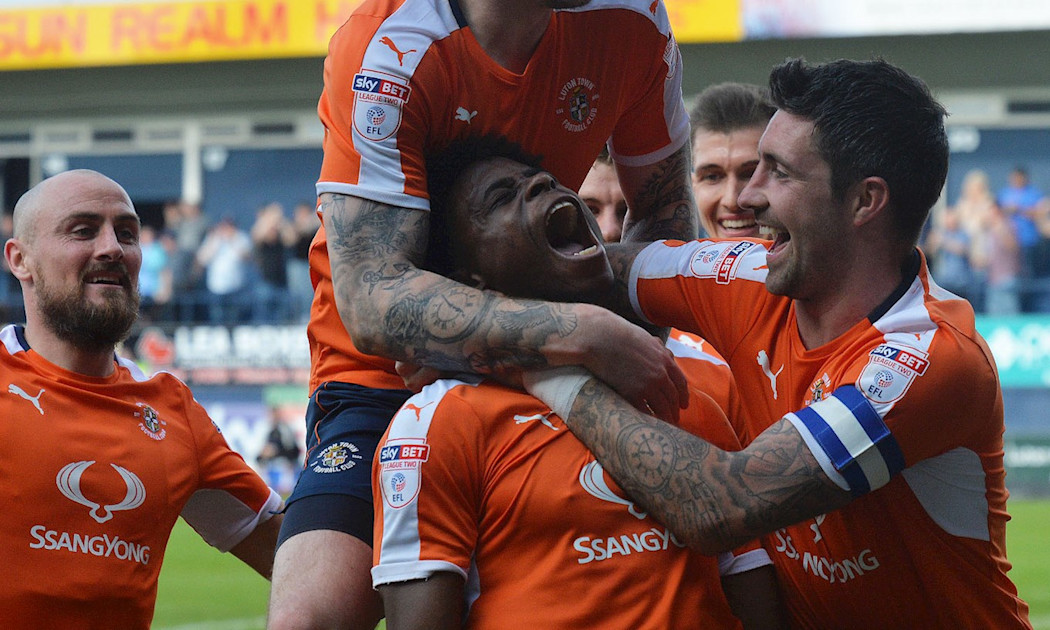 PELLY PICKS UP DIAMOND AWARD FOR APRIL! - Luton Town FC