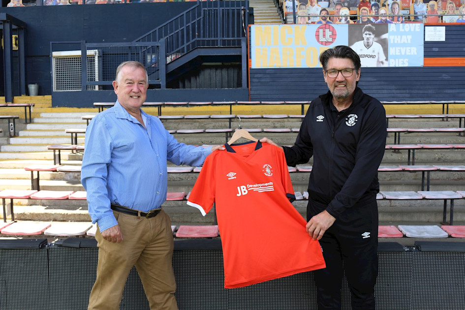 BIG MICK PRESENTS HATTERS HERO ROY POLLARD WITH SIGNED SHIRT - Luton Town FC