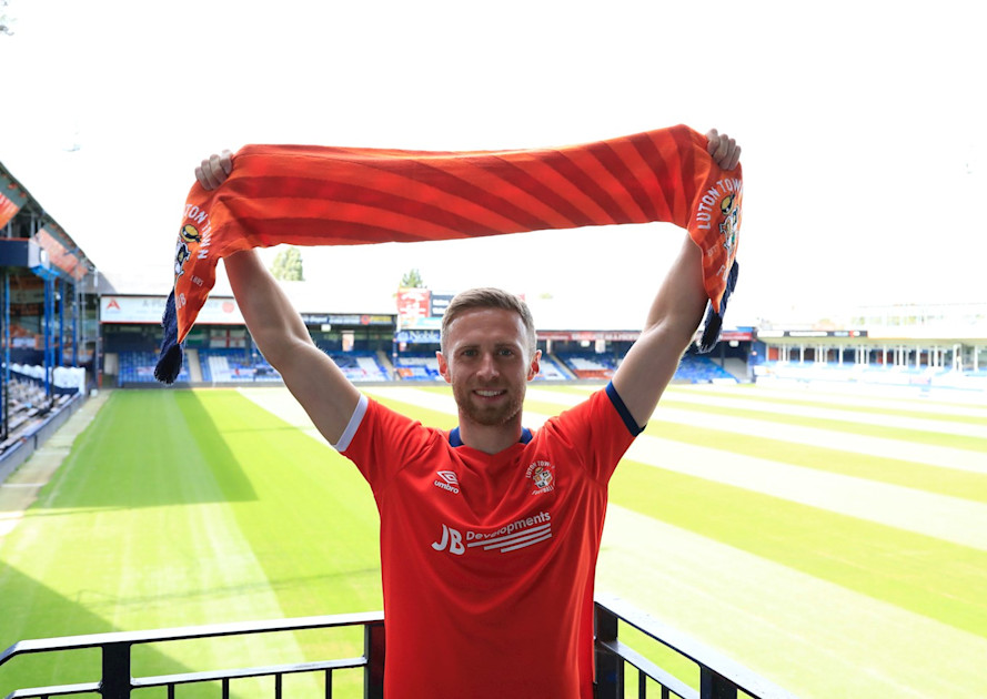 NEW SIGNING | JORDAN CLARK JOINS THE HATTERS! - Luton Town FC