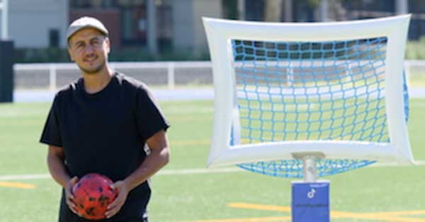 Farid, fondateur de Goal Motion à Toulouse, a la passion du jeu
