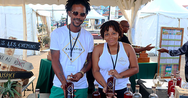 Loïc, entrepreneur financé par l'Adie, crée « Karuspice » et met la ...