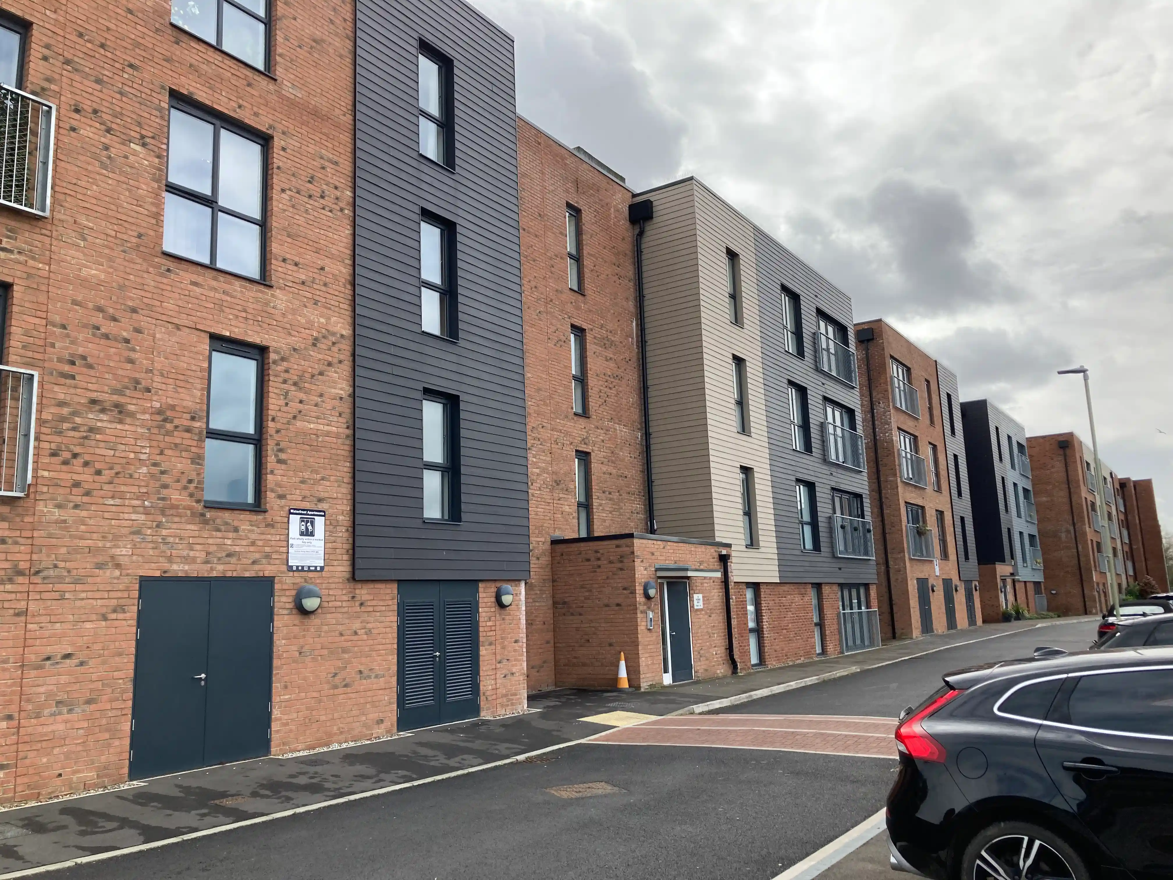 Gloucester Quays (Crest)