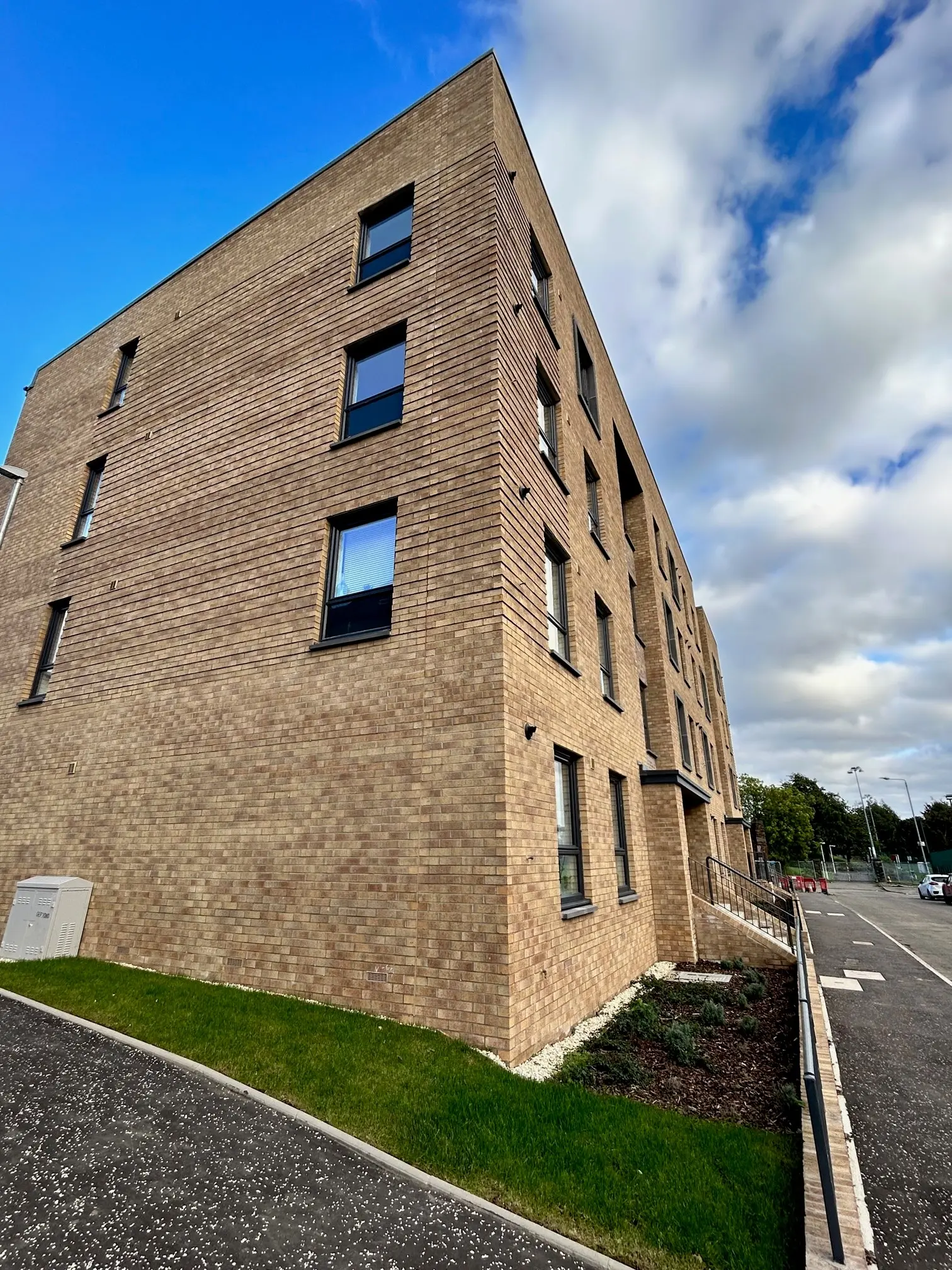 Tay Buff Multi - Bricks