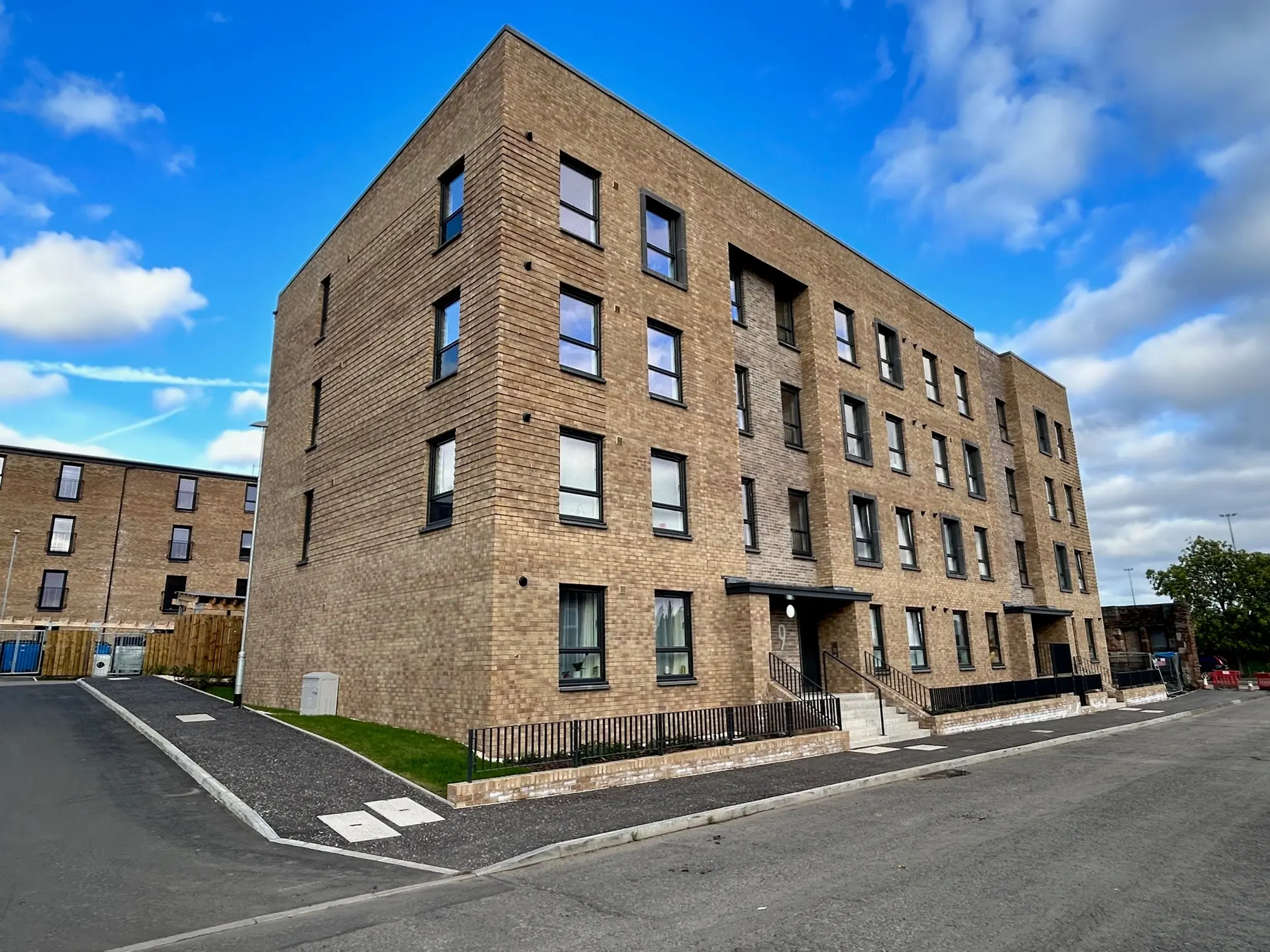 Tay Buff Multi - Bricks