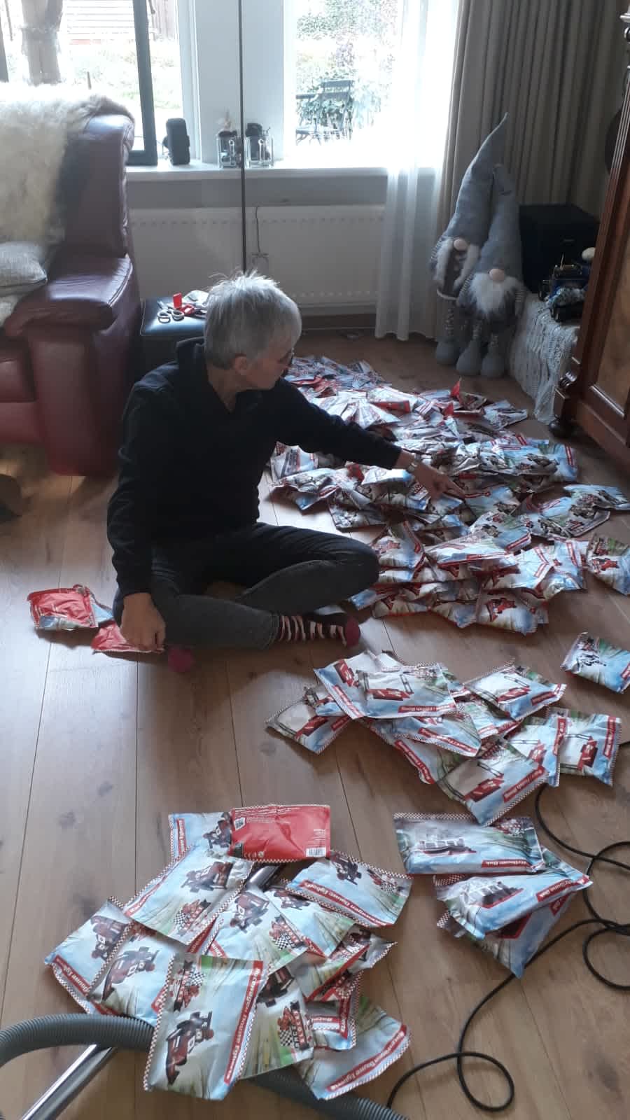 Home | Stiching met uitgestrekte hand