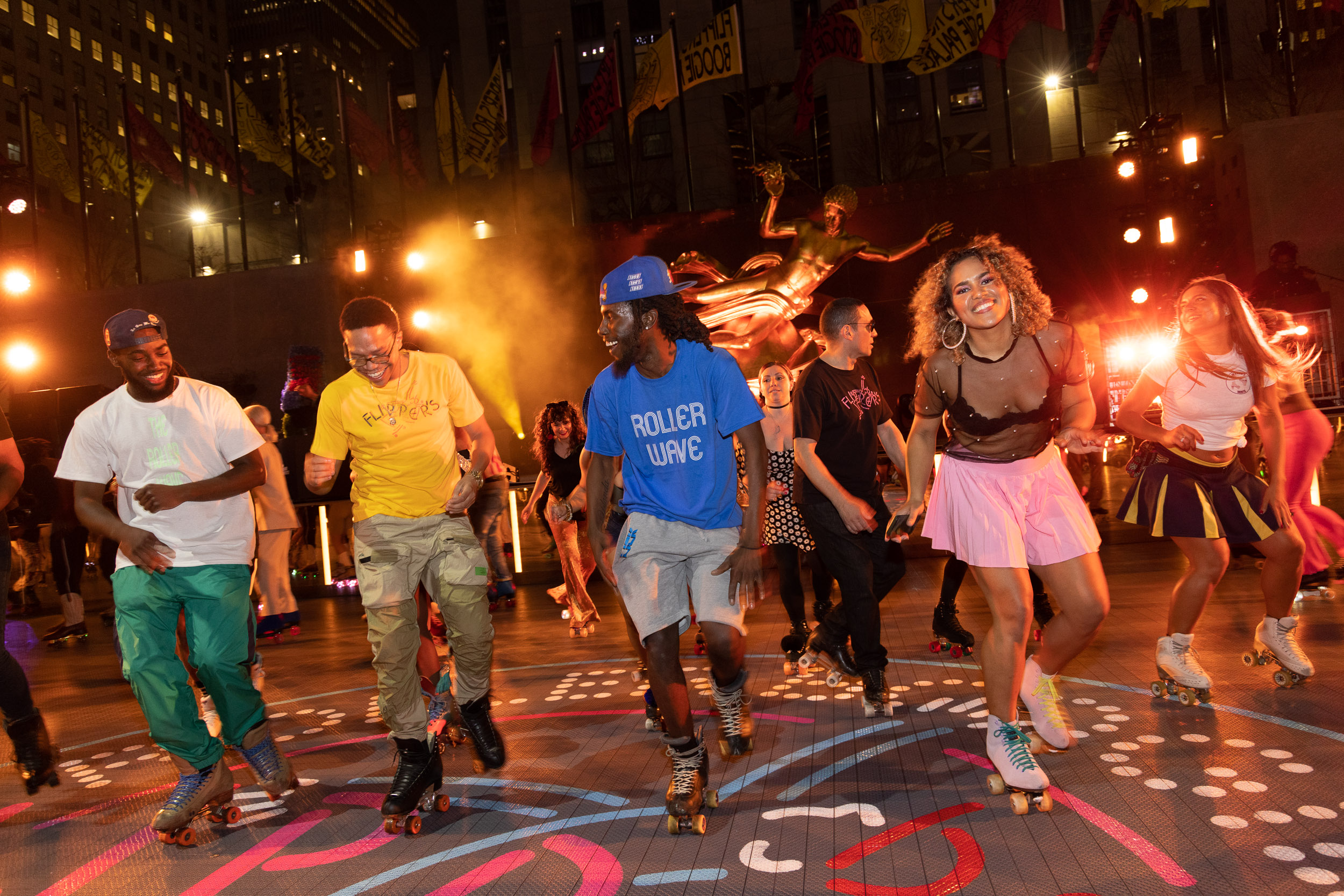 Flipper’s in NYC 🗽 — 𝙵𝙻𝙸𝙿𝙿𝙴𝚁’𝚂 𝚁𝙾𝙻𝙻𝙴𝚁 𝙱𝙾𝙾𝙶𝙸𝙴 𝙿𝙰𝙻𝙰𝙲𝙴