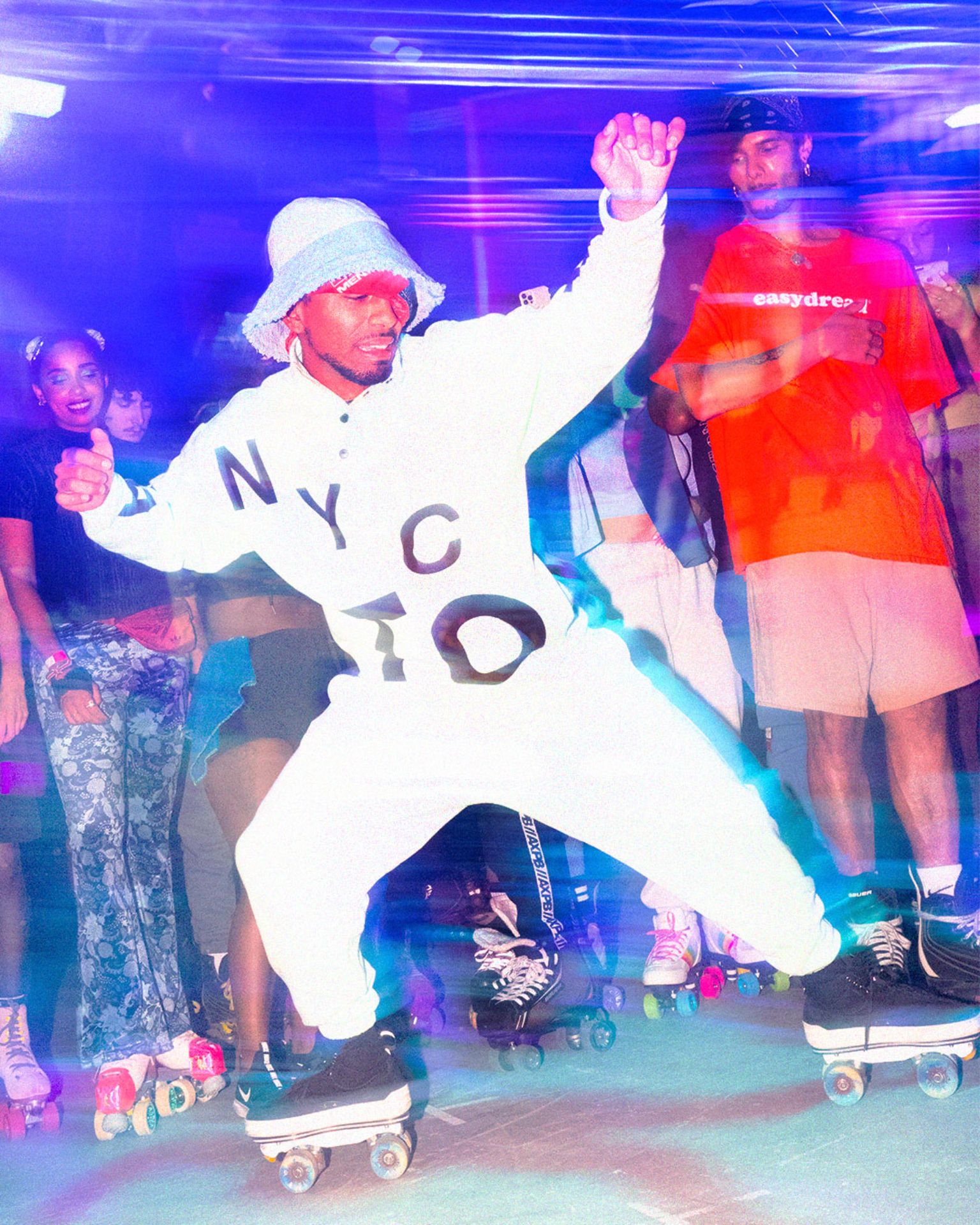 Flipper’s in NYC 🗽 — 𝙵𝙻𝙸𝙿𝙿𝙴𝚁’𝚂 𝚁𝙾𝙻𝙻𝙴𝚁 𝙱𝙾𝙾𝙶𝙸𝙴 𝙿𝙰𝙻𝙰𝙲𝙴