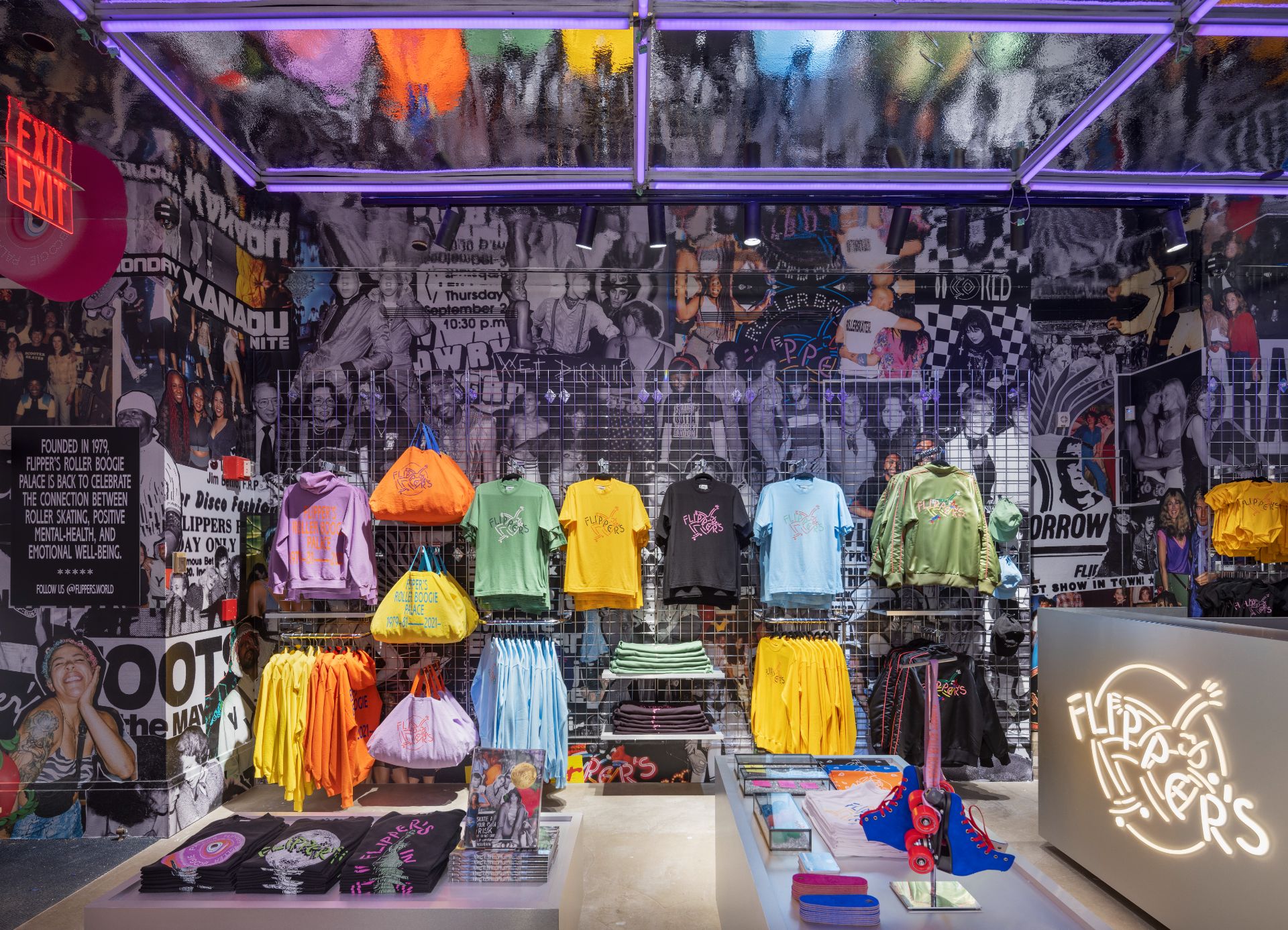 Flipper’s in NYC 🗽 — 𝙵𝙻𝙸𝙿𝙿𝙴𝚁’𝚂 𝚁𝙾𝙻𝙻𝙴𝚁 𝙱𝙾𝙾𝙶𝙸𝙴 𝙿𝙰𝙻𝙰𝙲𝙴