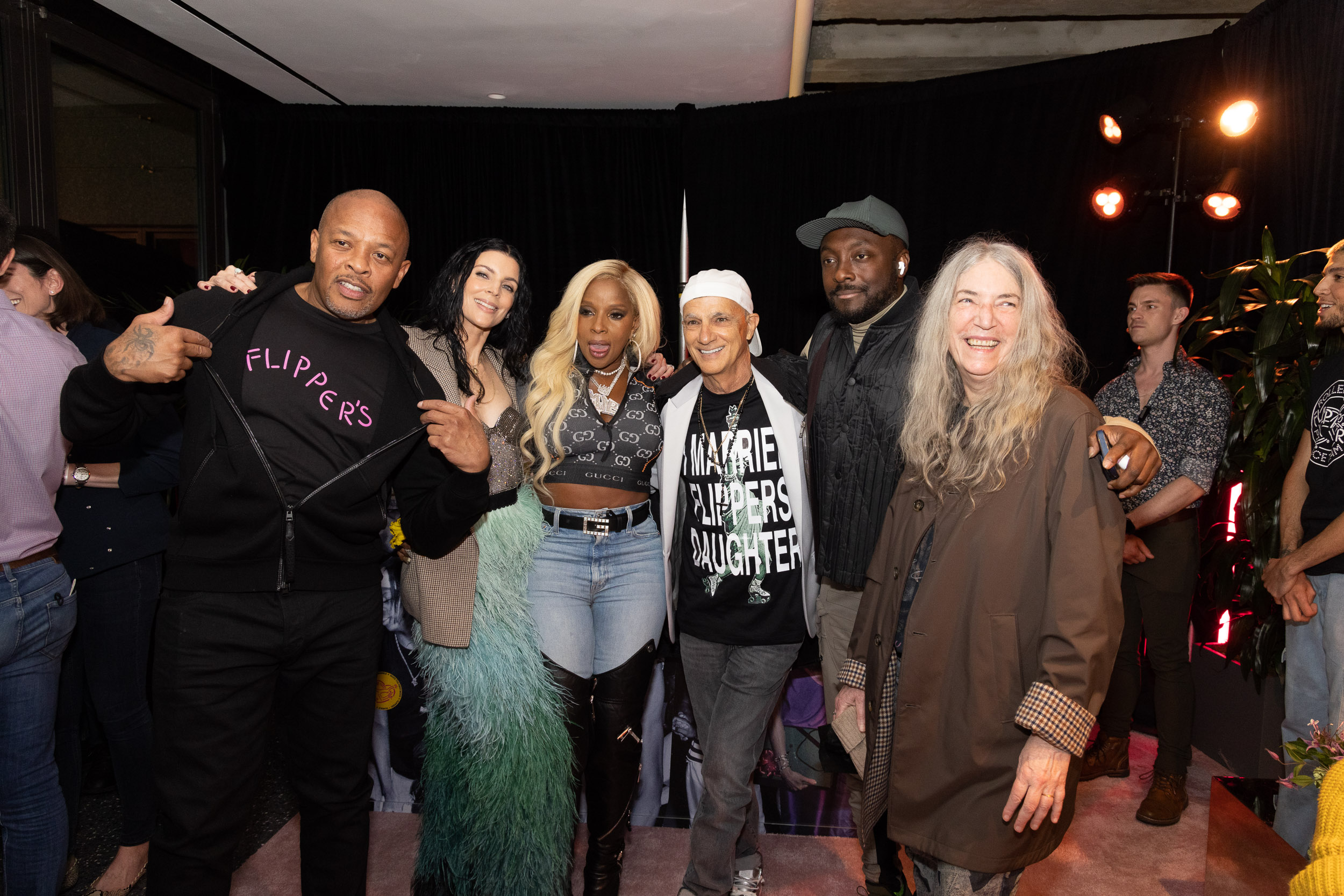 Flipper’s in NYC 🗽 — 𝙵𝙻𝙸𝙿𝙿𝙴𝚁’𝚂 𝚁𝙾𝙻𝙻𝙴𝚁 𝙱𝙾𝙾𝙶𝙸𝙴 𝙿𝙰𝙻𝙰𝙲𝙴