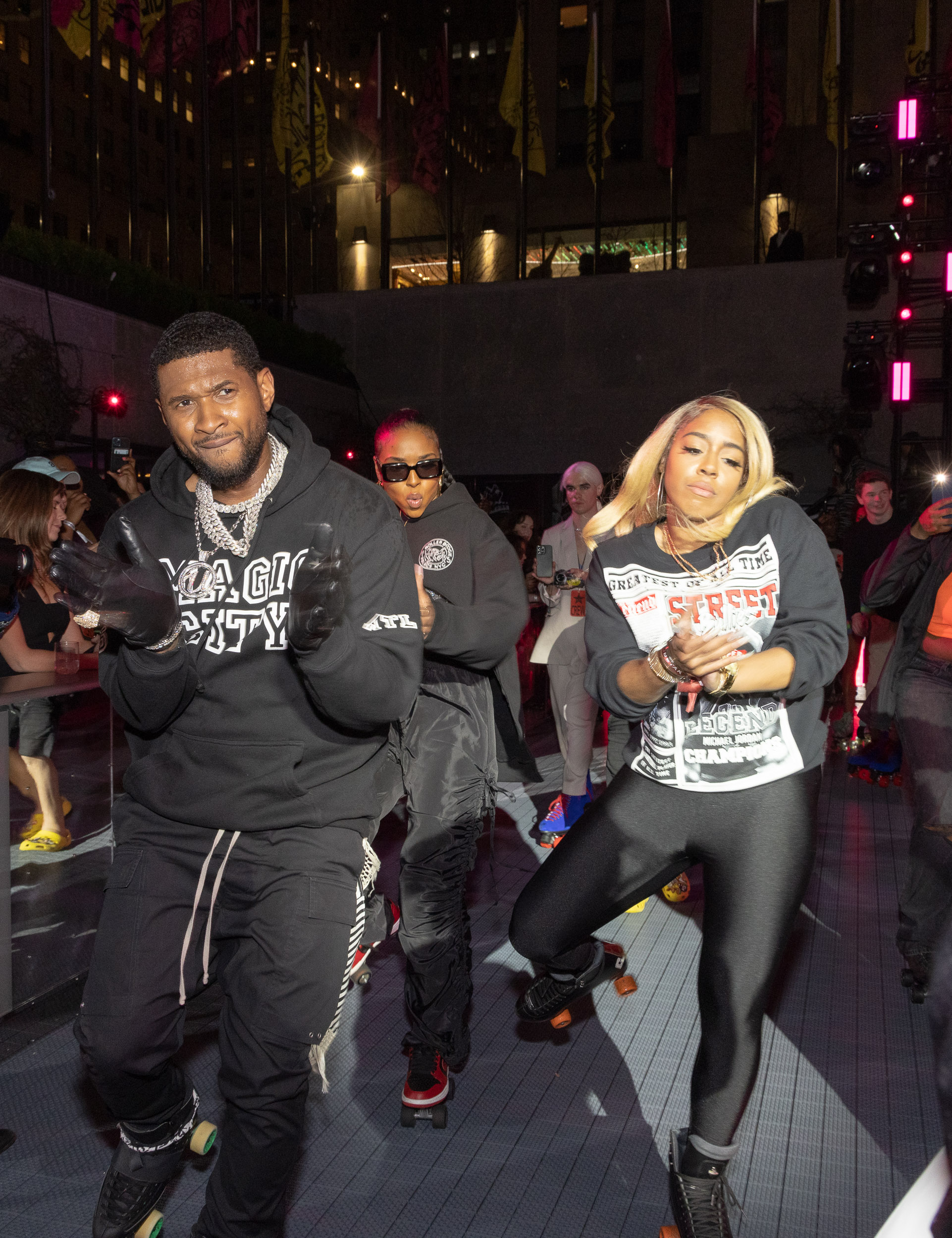 Flipper’s in NYC 🗽 — 𝙵𝙻𝙸𝙿𝙿𝙴𝚁’𝚂 𝚁𝙾𝙻𝙻𝙴𝚁 𝙱𝙾𝙾𝙶𝙸𝙴 𝙿𝙰𝙻𝙰𝙲𝙴