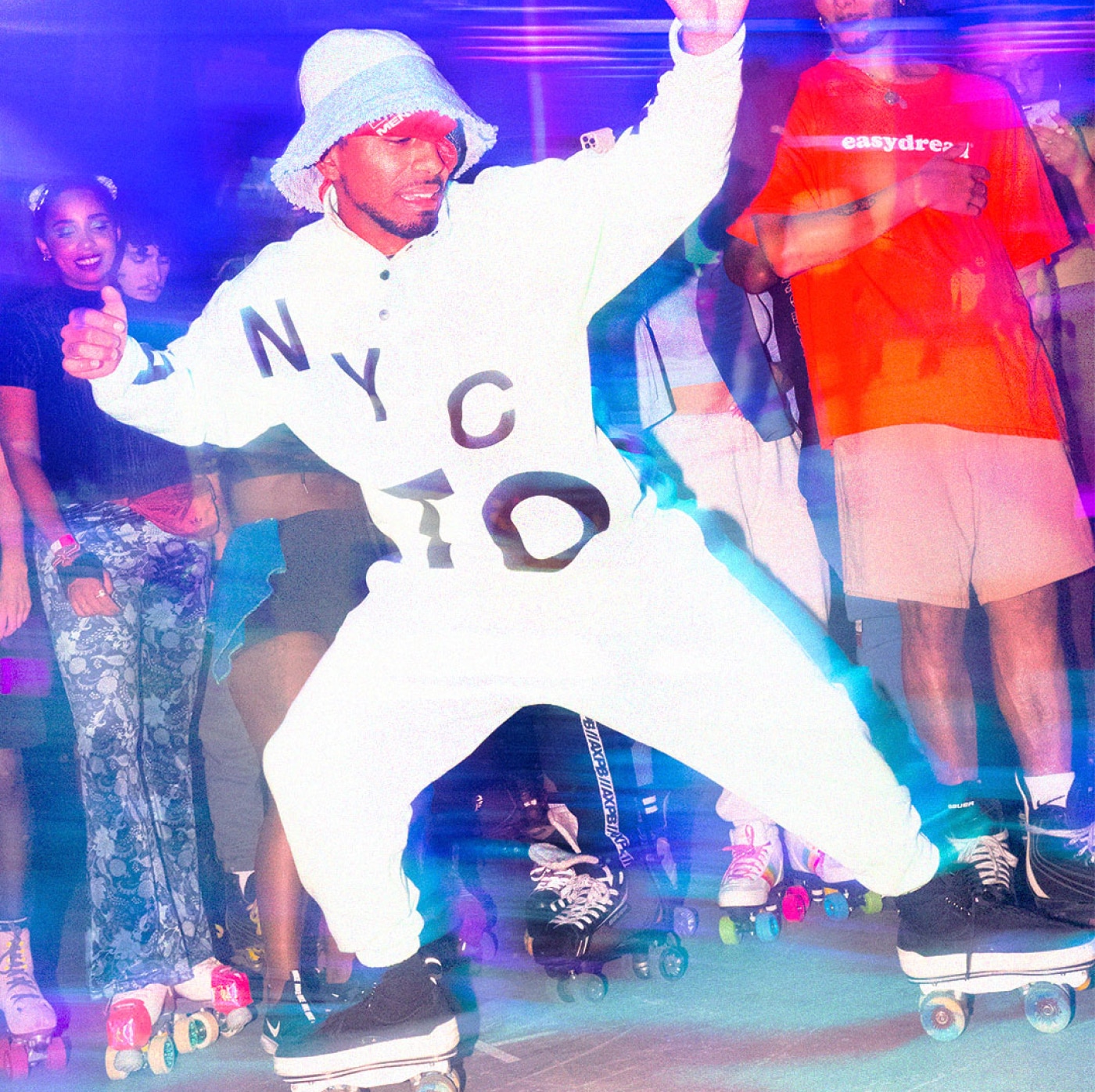 Flipper’s in NYC 🗽 — 𝙵𝙻𝙸𝙿𝙿𝙴𝚁’𝚂 𝚁𝙾𝙻𝙻𝙴𝚁 𝙱𝙾𝙾𝙶𝙸𝙴 𝙿𝙰𝙻𝙰𝙲𝙴