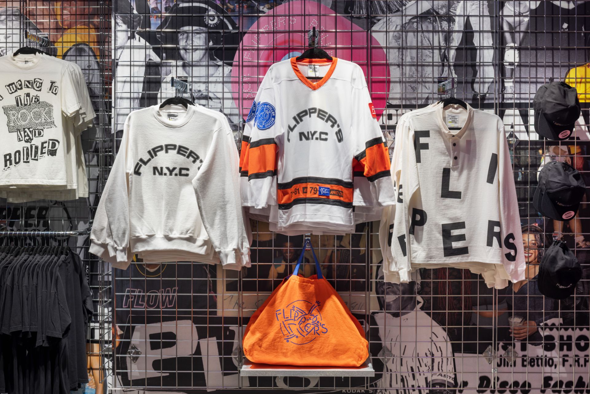 Flipper’s in NYC 🗽 — 𝙵𝙻𝙸𝙿𝙿𝙴𝚁’𝚂 𝚁𝙾𝙻𝙻𝙴𝚁 𝙱𝙾𝙾𝙶𝙸𝙴 𝙿𝙰𝙻𝙰𝙲𝙴