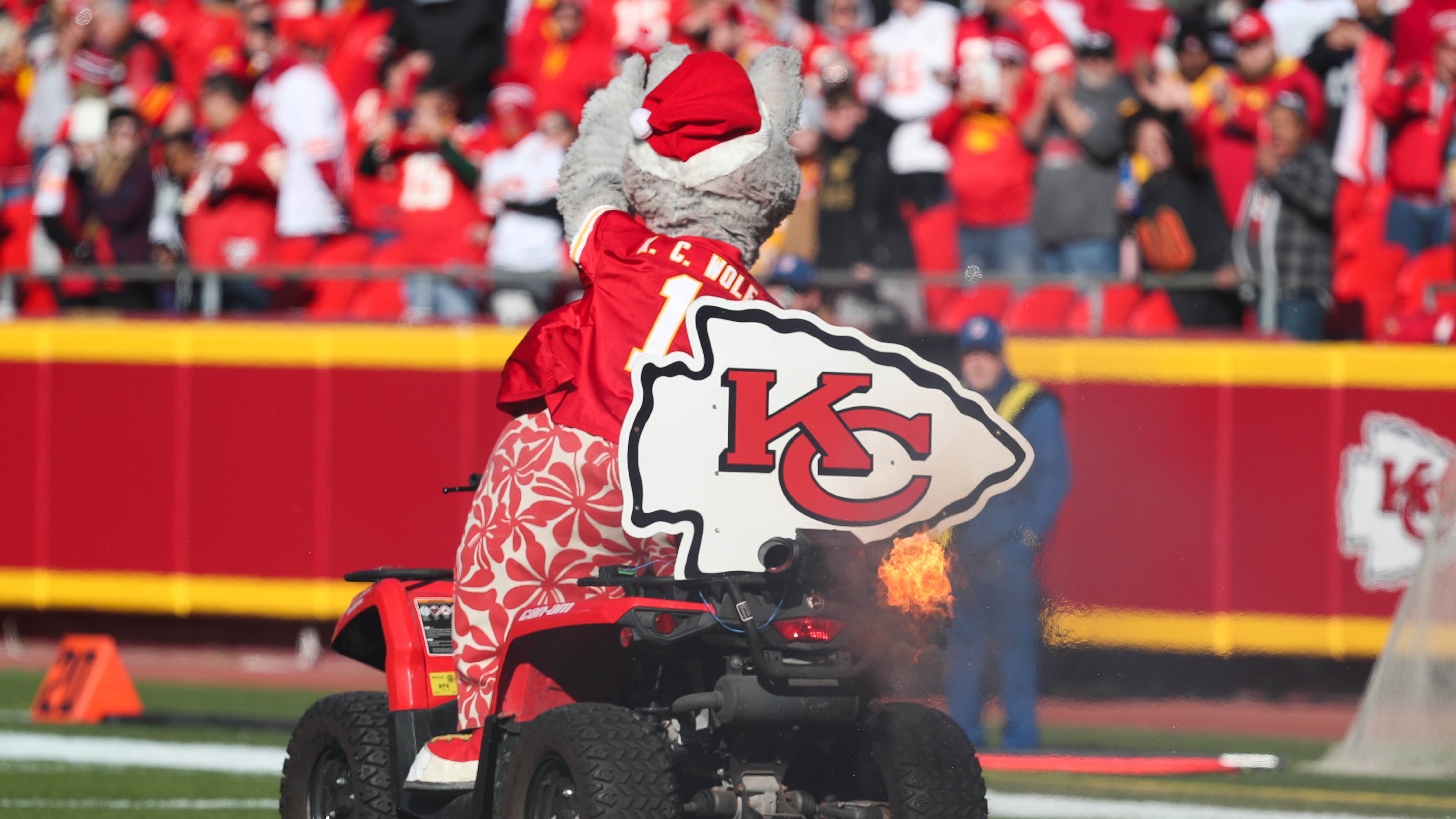 Child In Native Headdress, 'Blackface' At Kansas City Chiefs Game ...