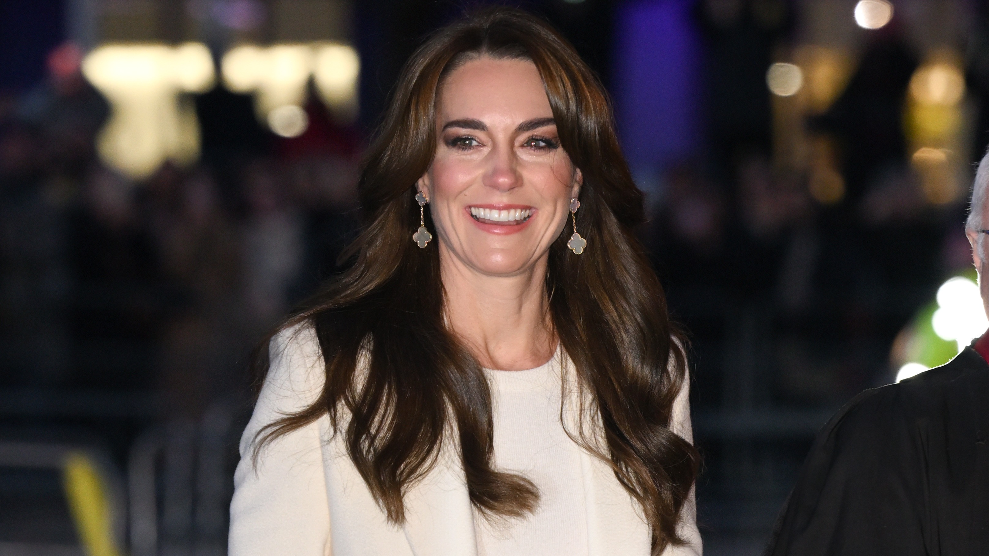 Kate Middleton Apologizes For Sharing Edited Family Photo ...