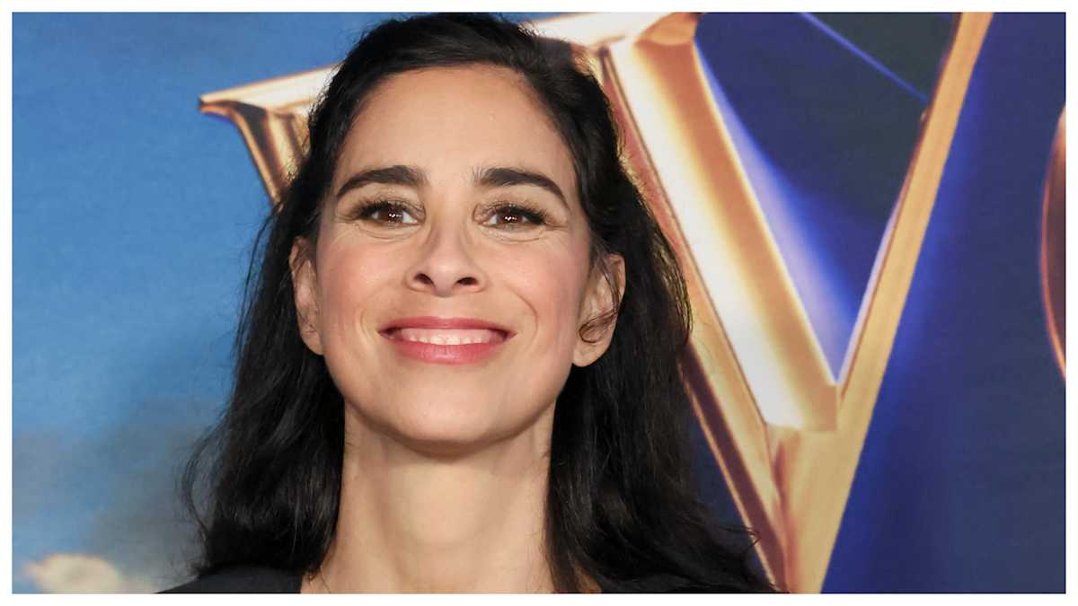 Sarah Silverman Reveals Her Father's Death Mere Days After Stepmother's ... Sarah Silverman Reveals Her Father's Death Mere Days After Stepmother's ...