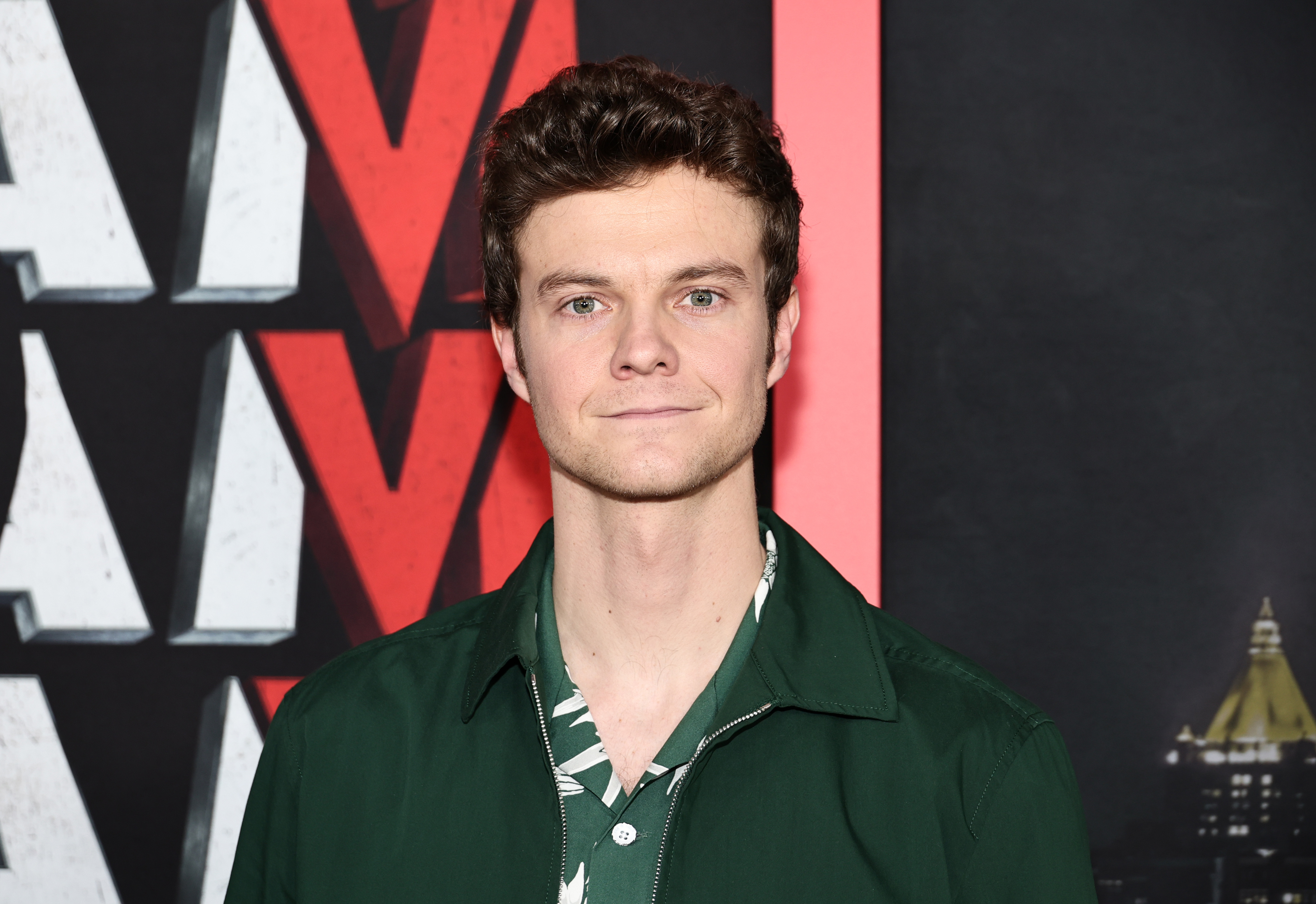 Jack Quaid Opens Up About Being the Son of Two Famous Actors ...